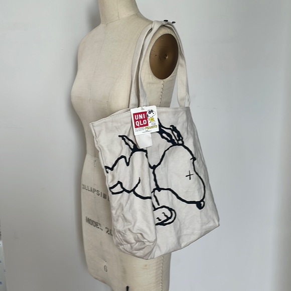 Uniqlo | Bags | Brand New With Tags Uniqlo Peanut X Kaws Canvas Tote ...